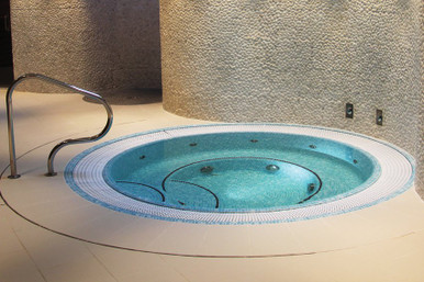 Certikin Commercial Overflow Tiled Round Spa