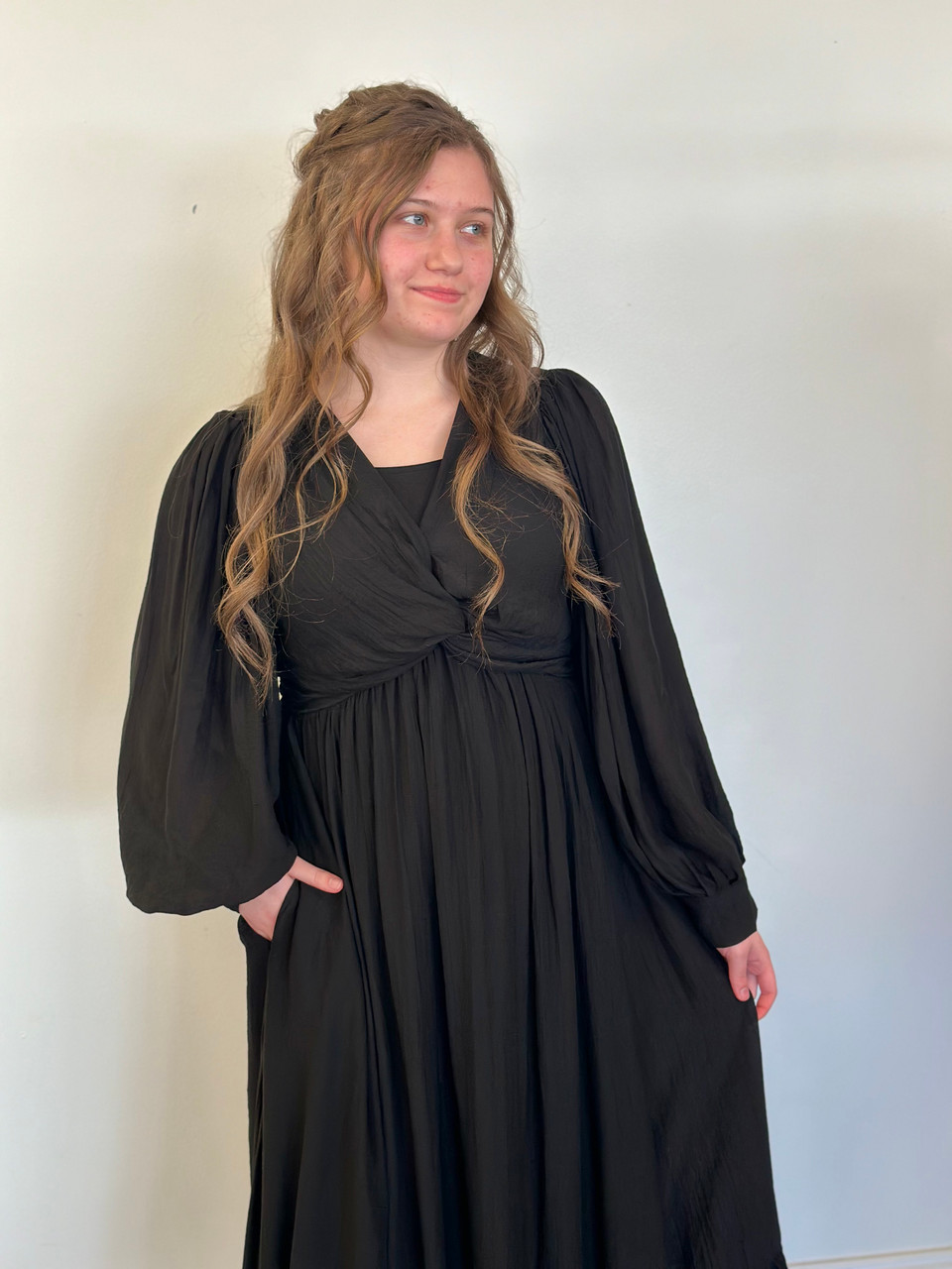 Daria Twist Detail Dress *Black* - The Klassy Girl Boutique