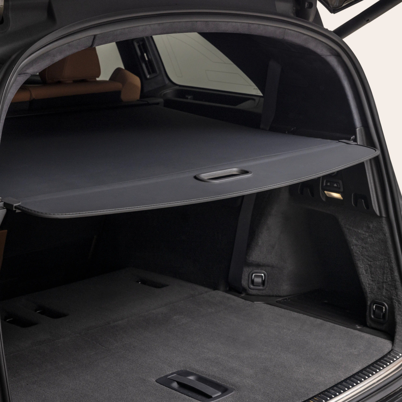 Lucid Gravity Retractable Cargo Cover
