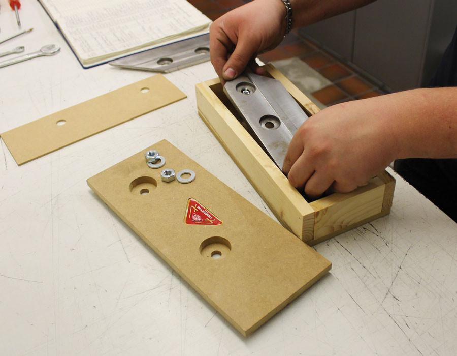 I00-0101 Morso Blade Transit Box made by Dan-List - Mainline Mouldings Ltd