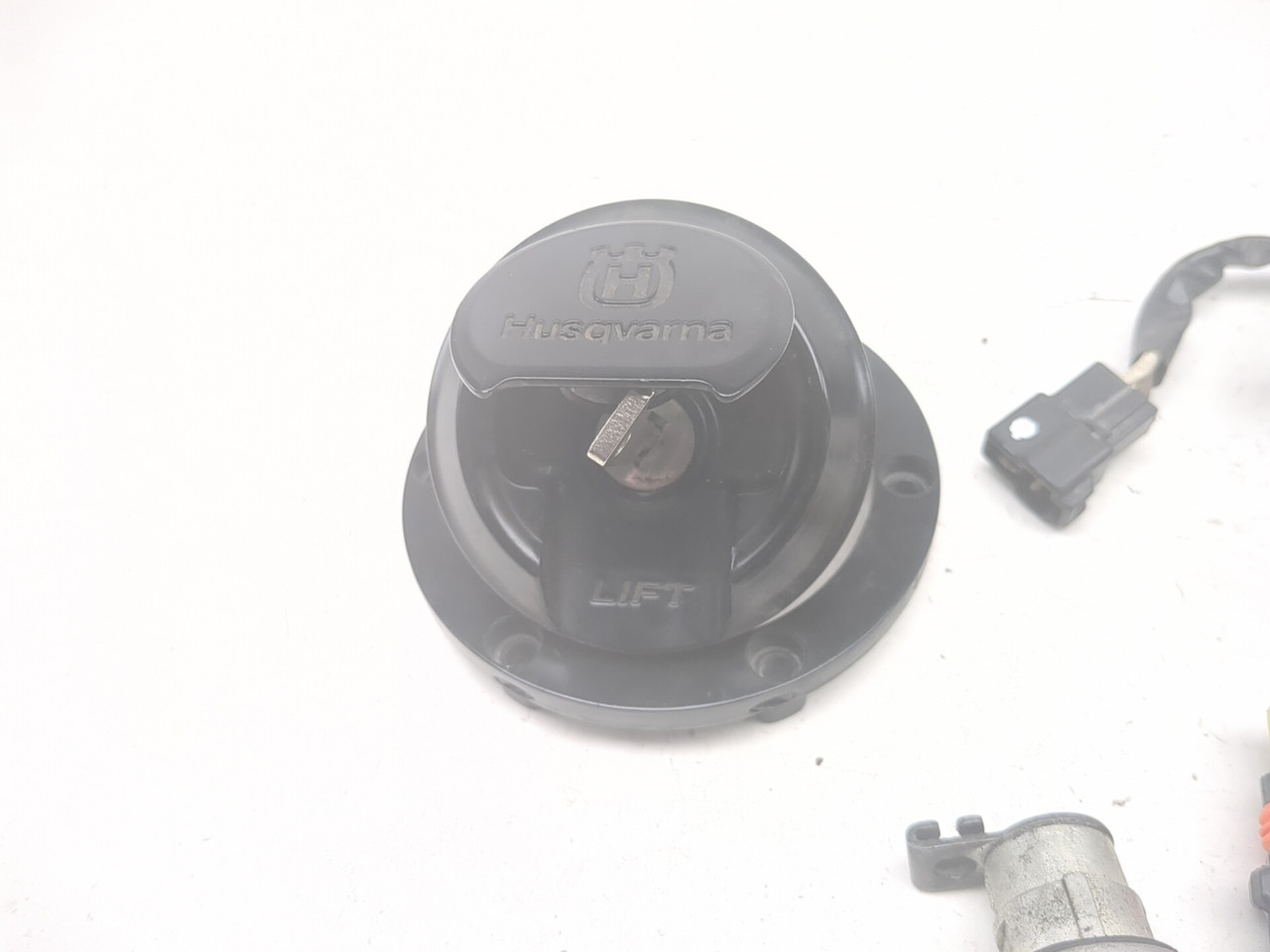18-23 Husqvarna Svartpilen 401 Lock Set Ignition Switch Cap And Key W ...