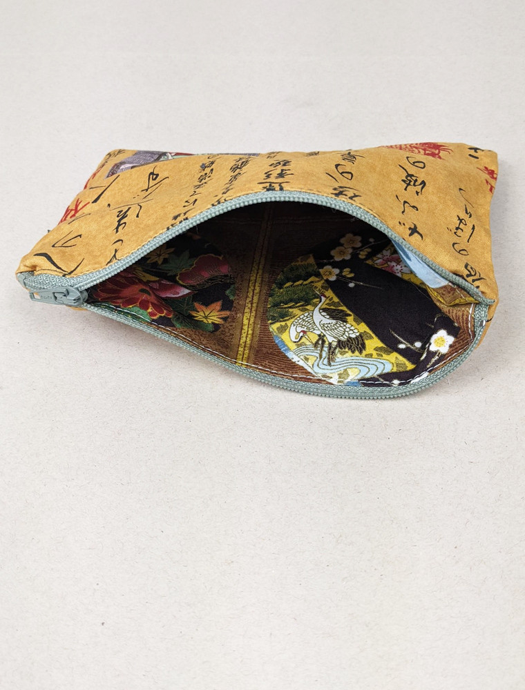 Zipper Pouch sewing project - Lines of Designs