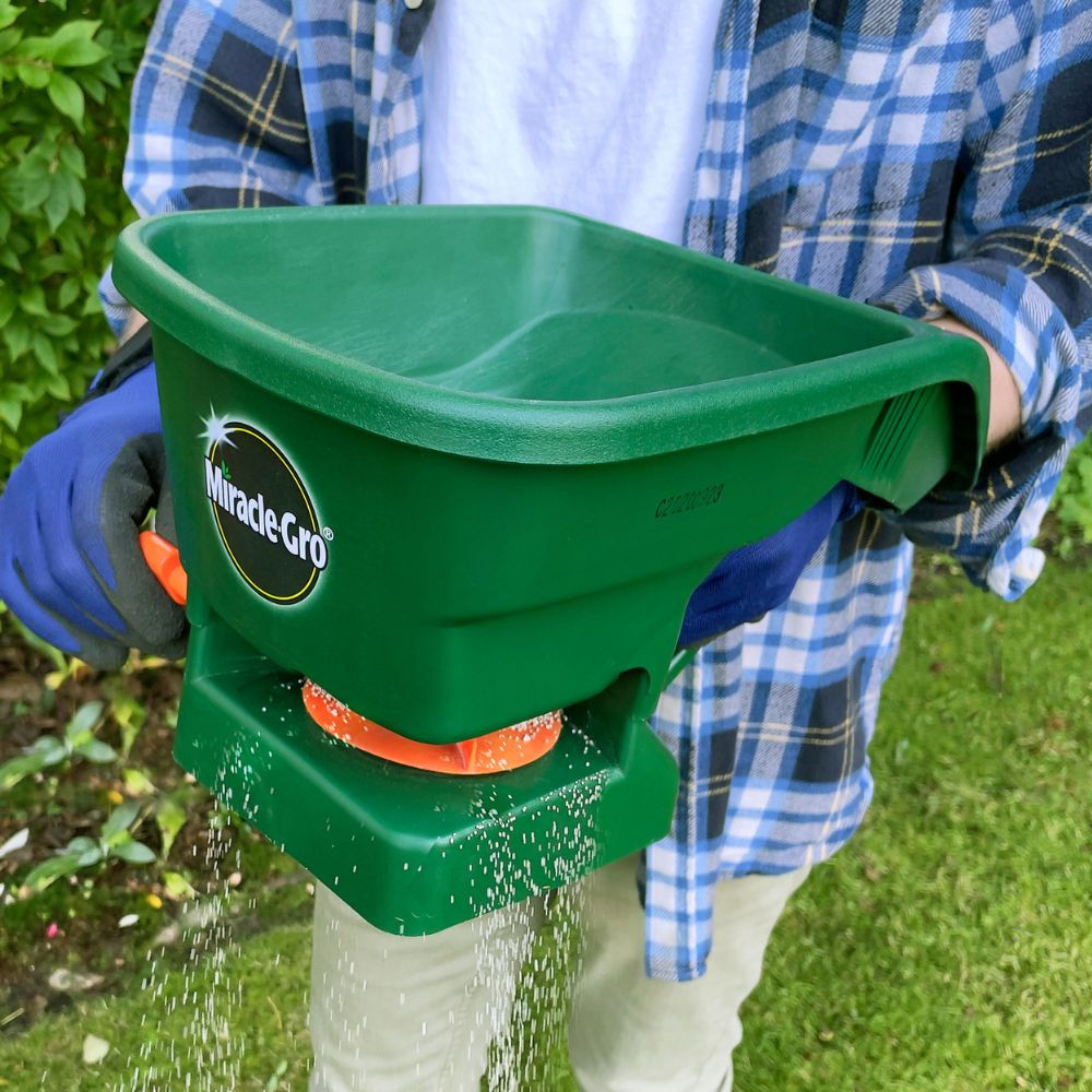 Miracle-Gro Handy Spreader