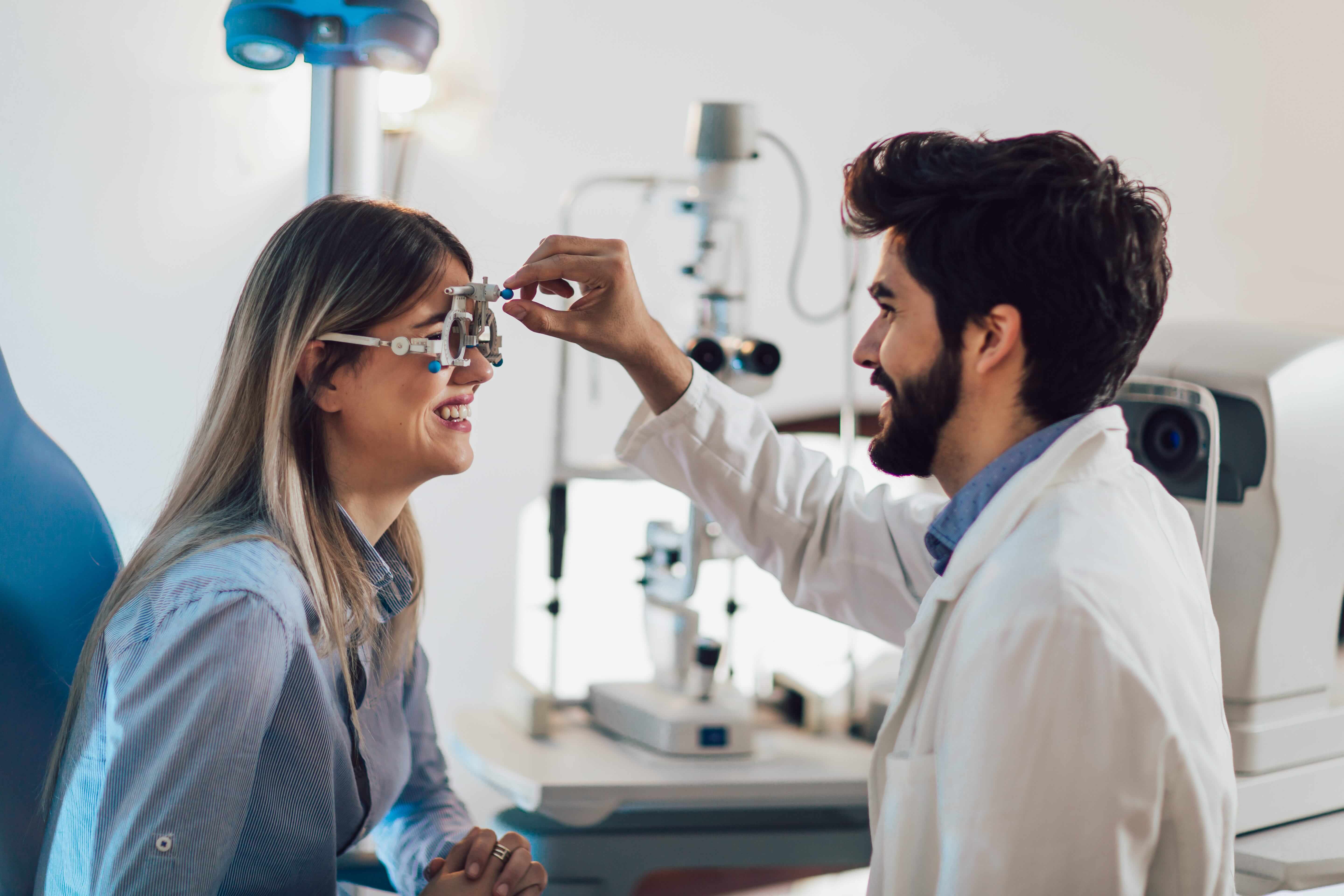 Difference between Ophthalmologist, Optometrist and Opticians - accuspire