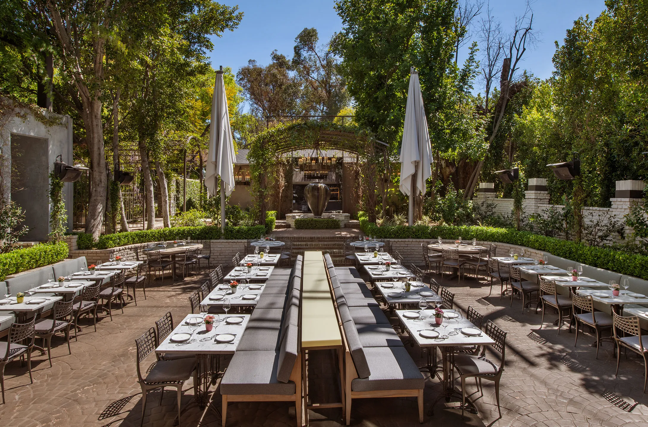 How to Pick the Right Outdoor Furniture for Your Restaurant or Café ...