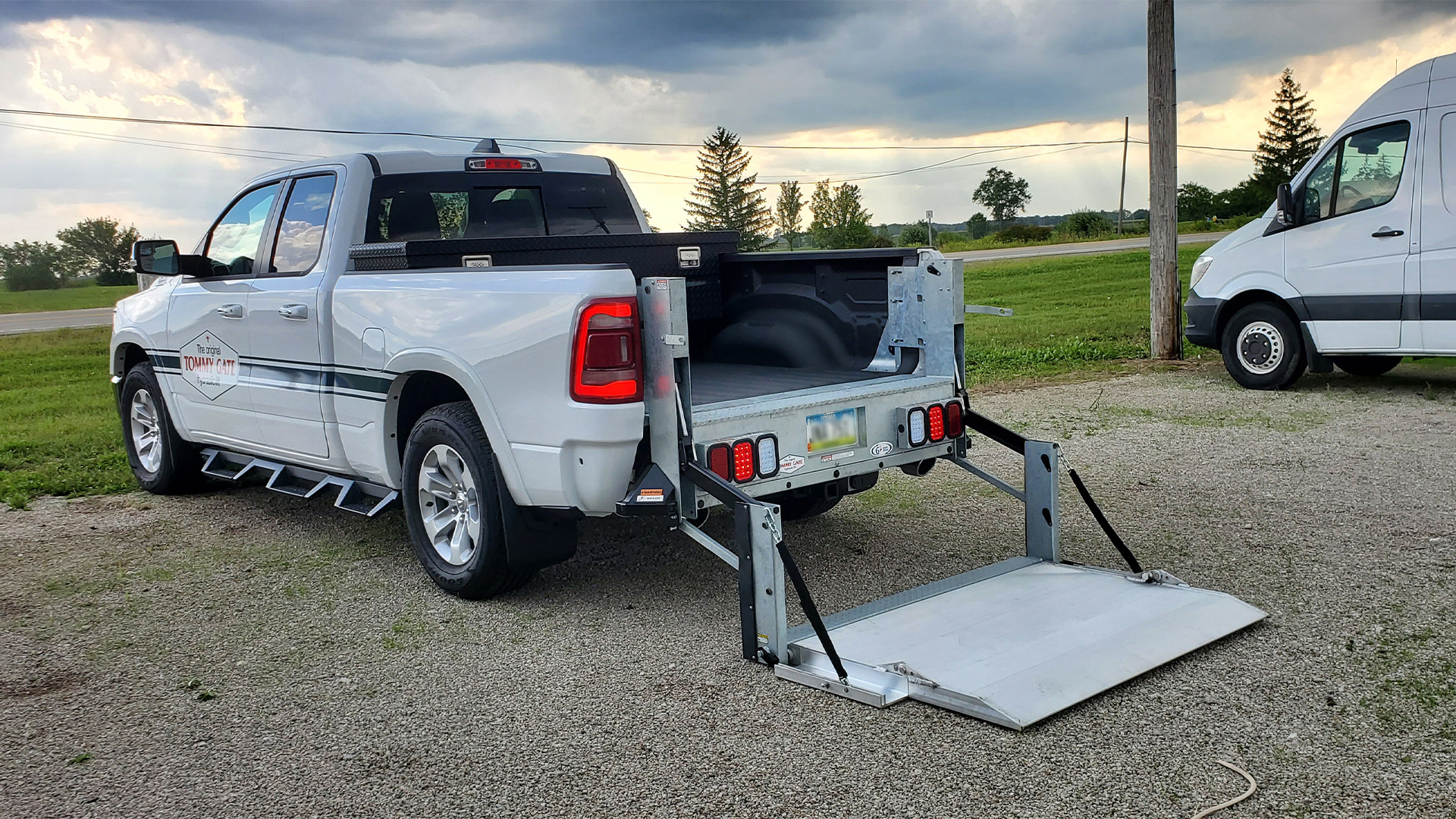 Tommy Gate - G2 Series Hydraulic Lift for Full Size Pickup Trucks