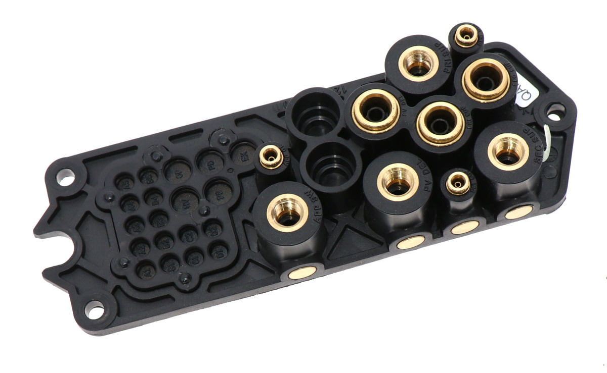 Freightliner Air Manifold Pass Through