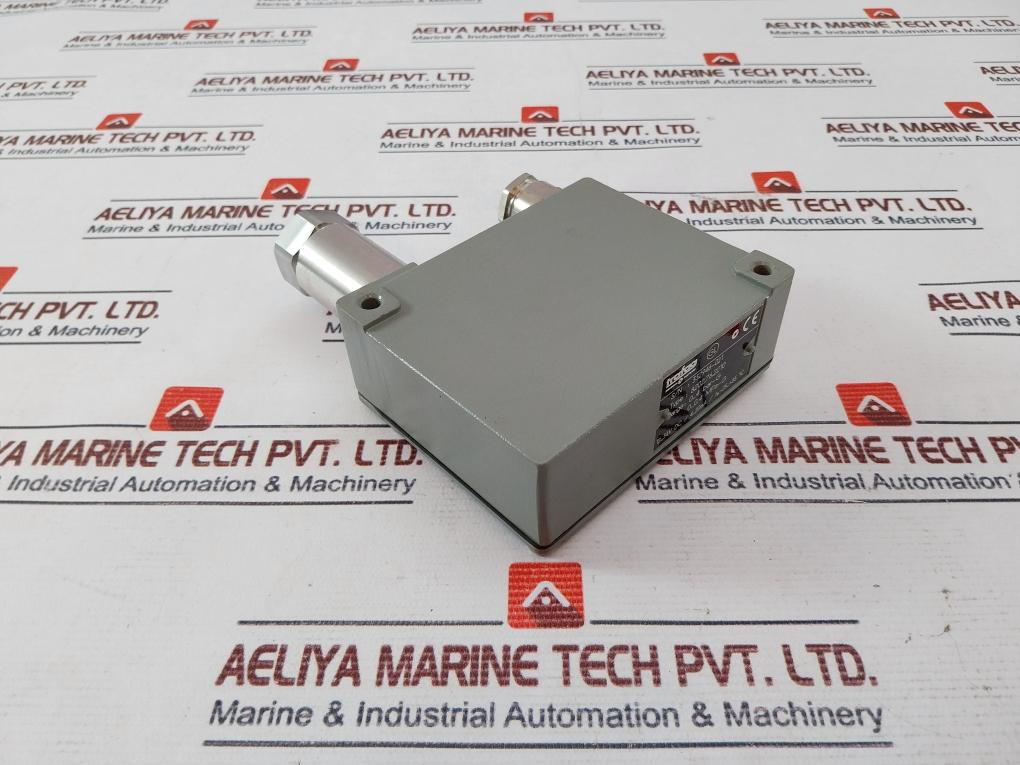 Trafag 8202.76.2210 Pressure Transmitter 12-34Vdc Ip65