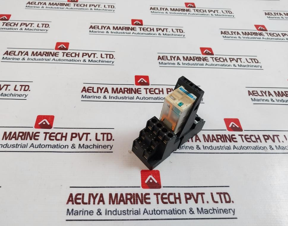 Telemecanique Rxm4Ab2Bd Relay With Rxze2M114 Socket