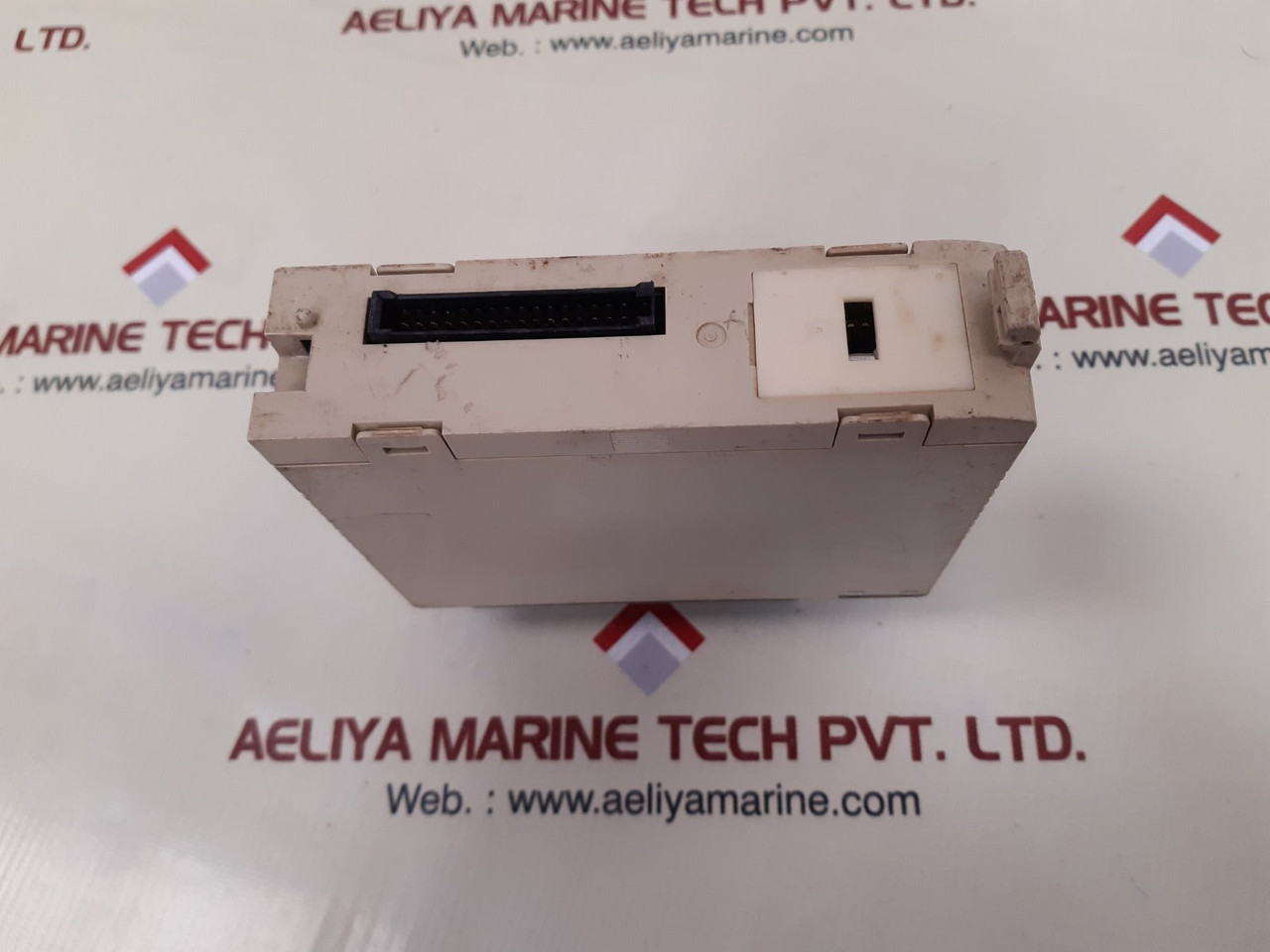 Omron plc output unit 24vdc resistive 0.3a/point 4.8a/unit