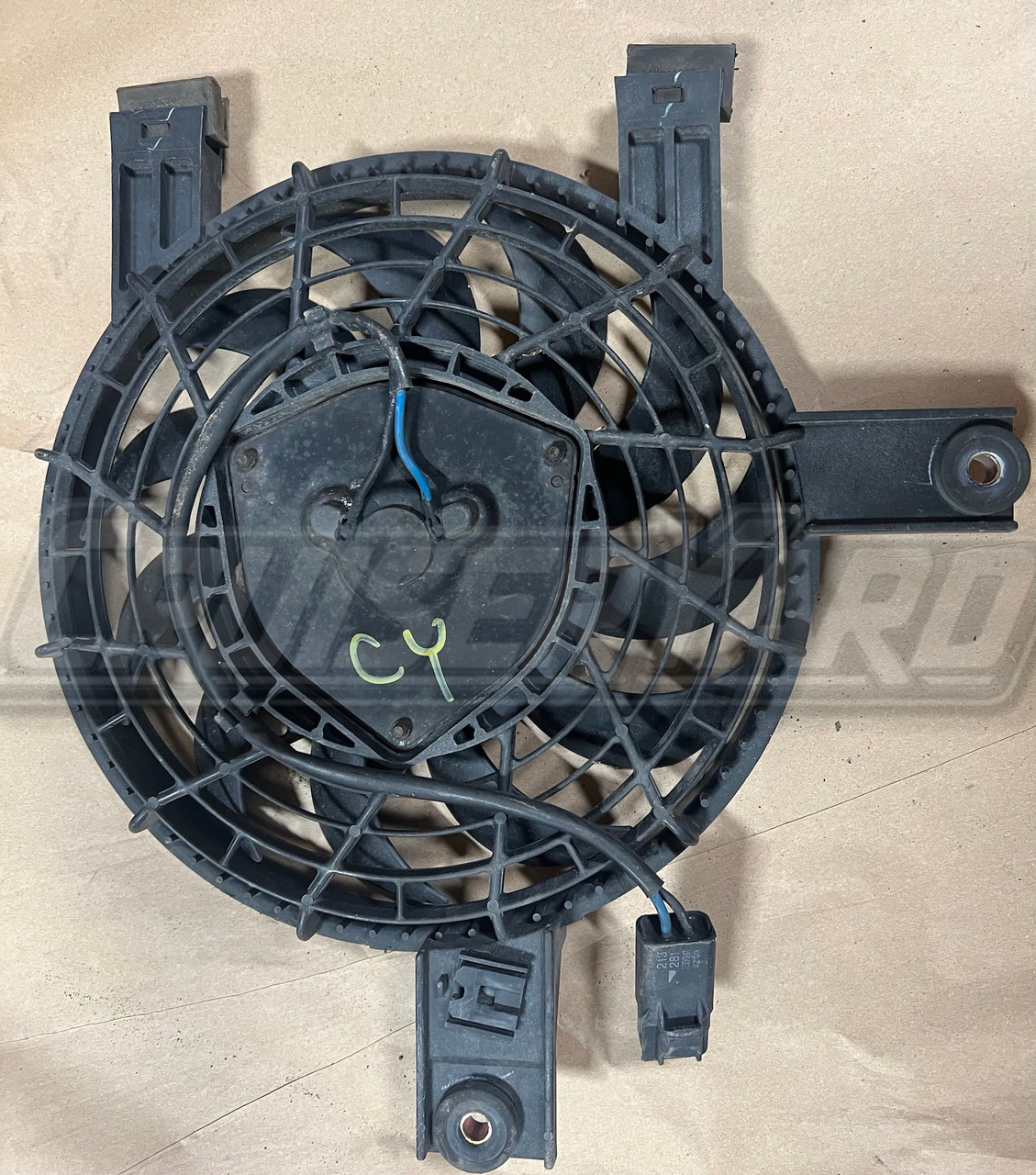 Toyota Land Cruiser UZJ100 OEM Condenser Blower Fan 88590-60030