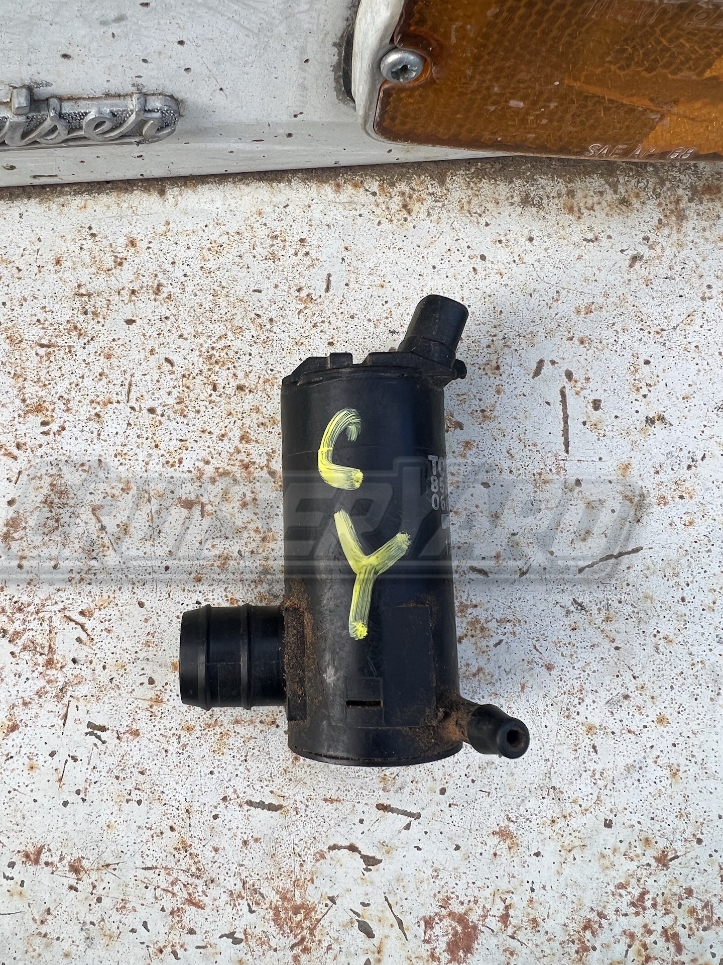 Toyota Land Cruiser FZJ80 Windshield Washer Pump 85330-50020 - CruiserYard