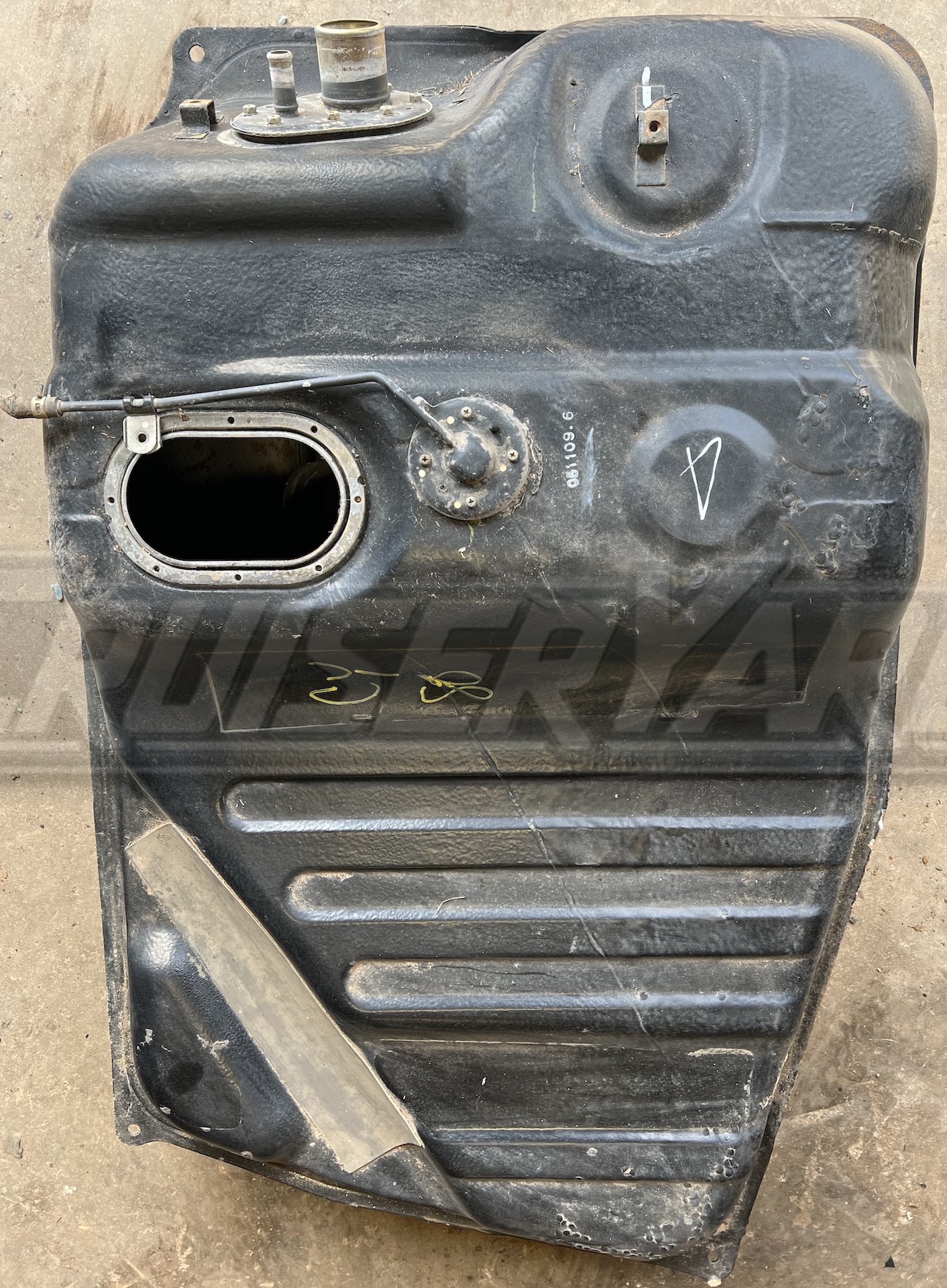 Toyota Land Cruiser FJ80 FZJ80 Gas Fuel Tank 77001-69036 - CruiserYard