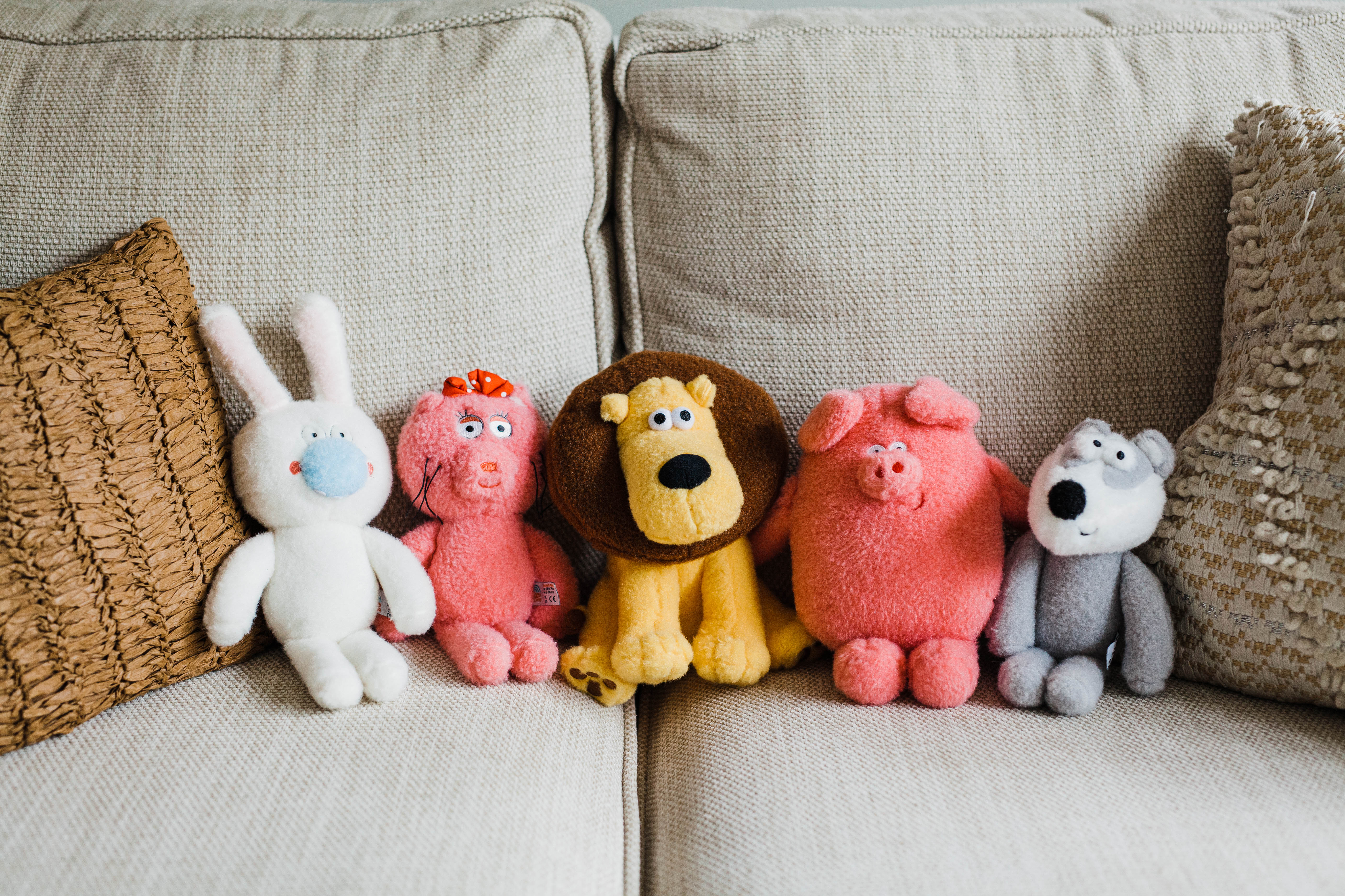Welcoming new members to the gang! Hello Pig and Lion! - Penny and Lola