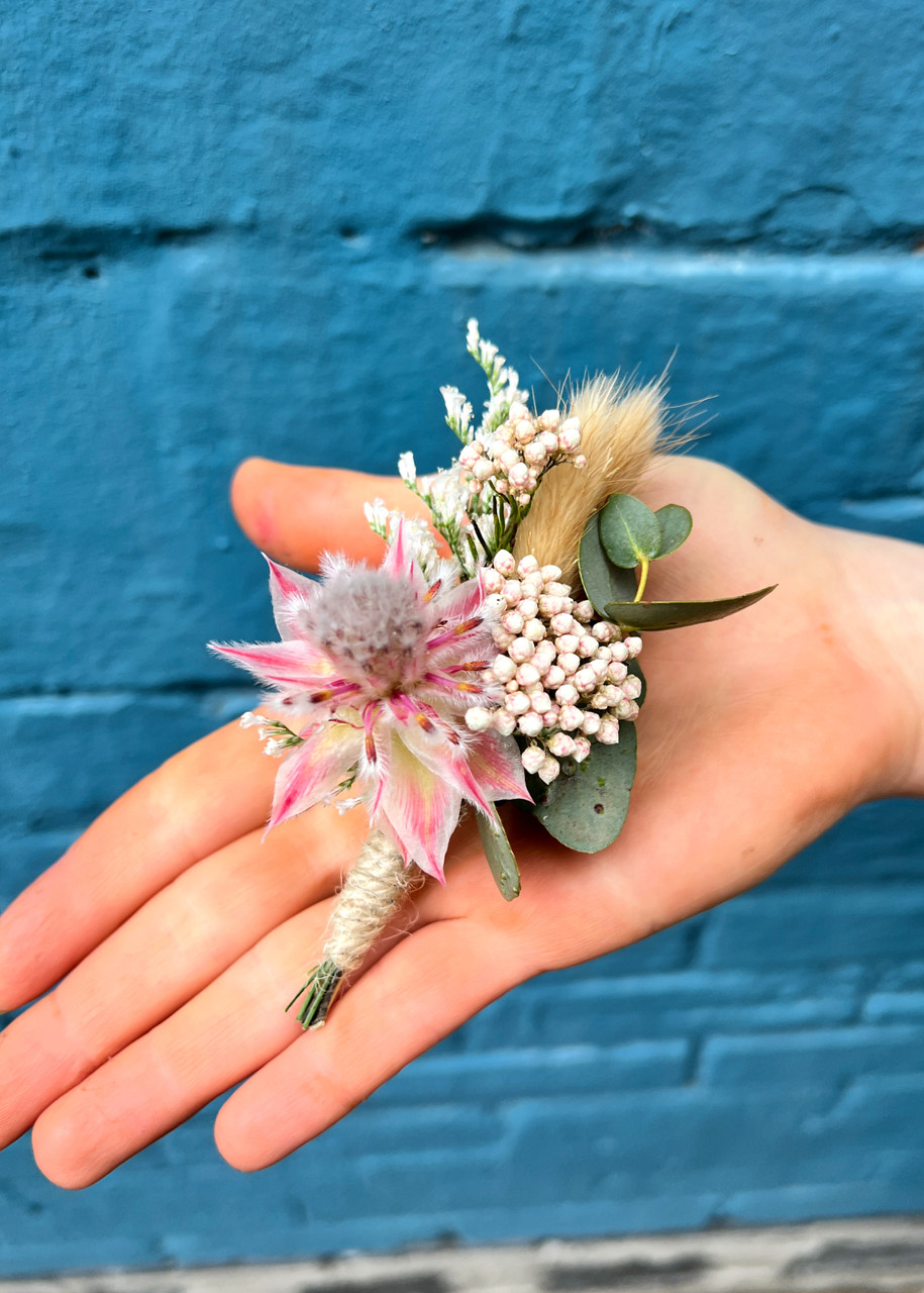 kelly buttonhole - The Flower Room