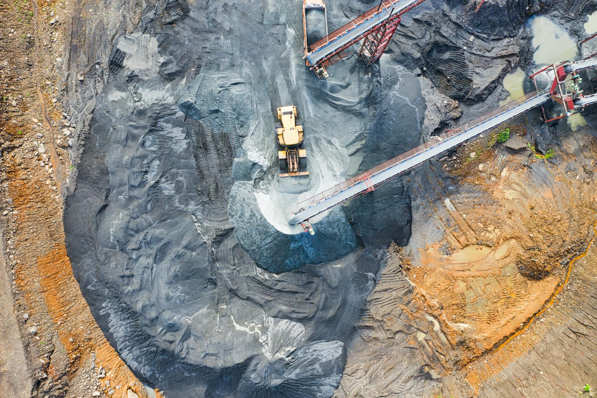 Oil, Gas, and Mining Operations with GPS Fleet Tracking - Tracker ...