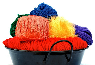 What size of yarn should I use for my knitting machines?