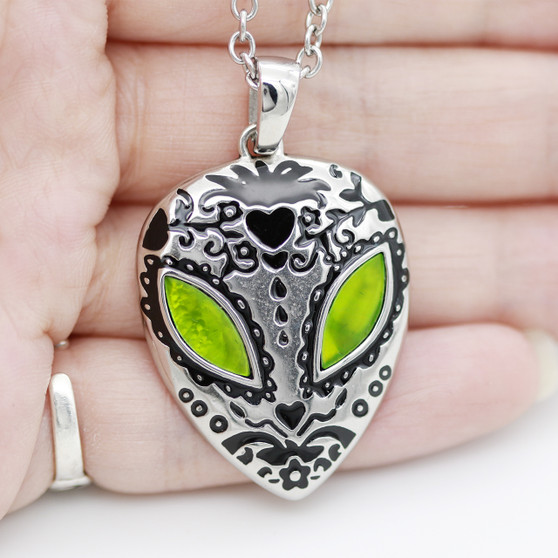Alien Sugar Skull Necklace - Day of the Dead Alien - Controse