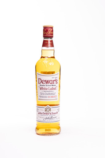 Dewar's Blended Scotch Whisky White Label 750 ML
