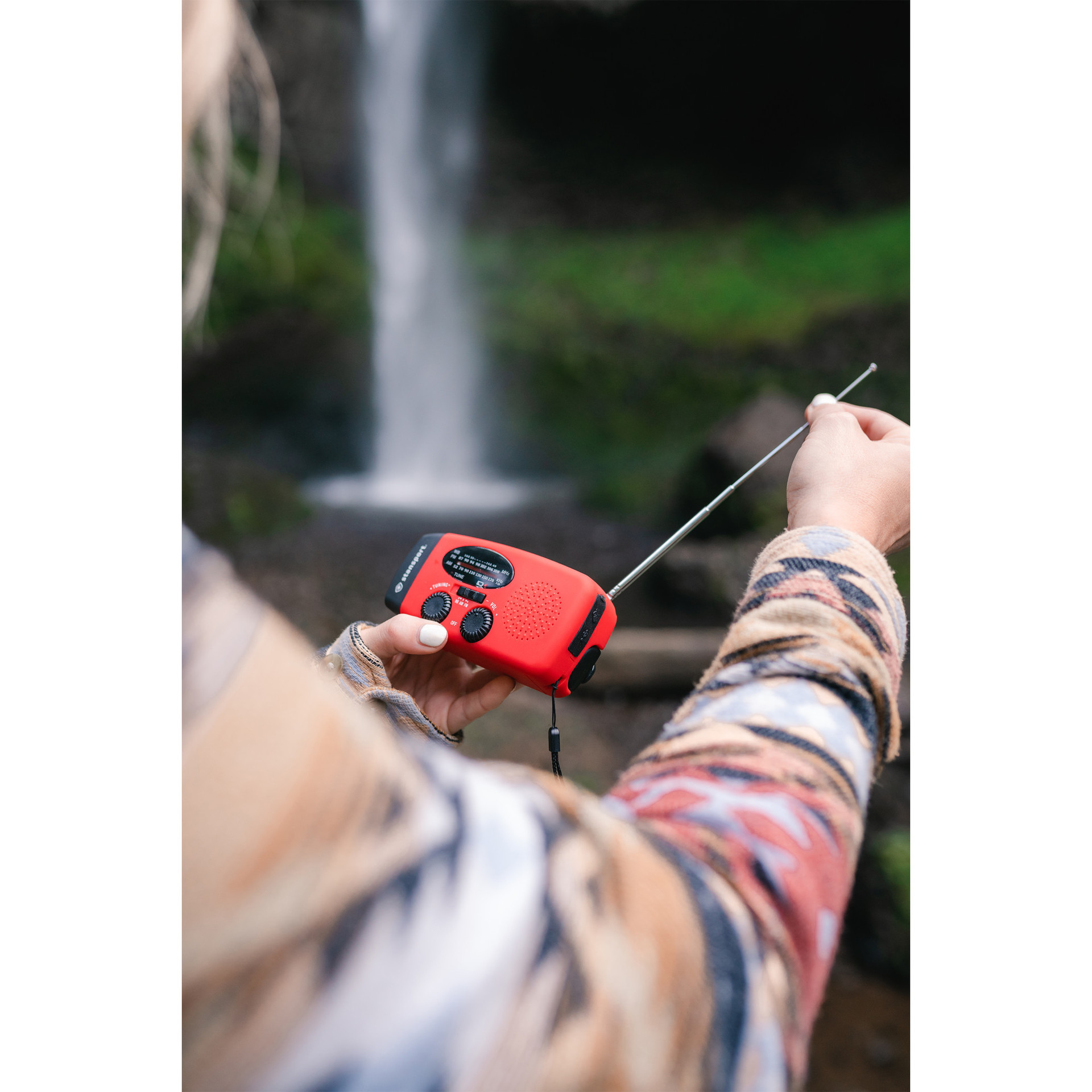 Handheld Solar/Dynamo Powered Flashlight with Radio - Stansport