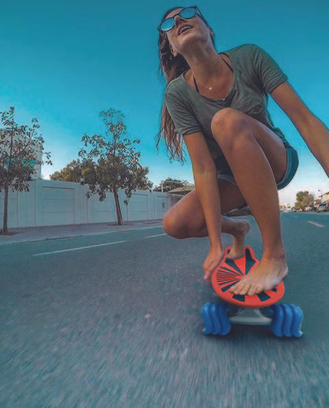 Hypnotic 22'' Skateboard - Shark Wheel