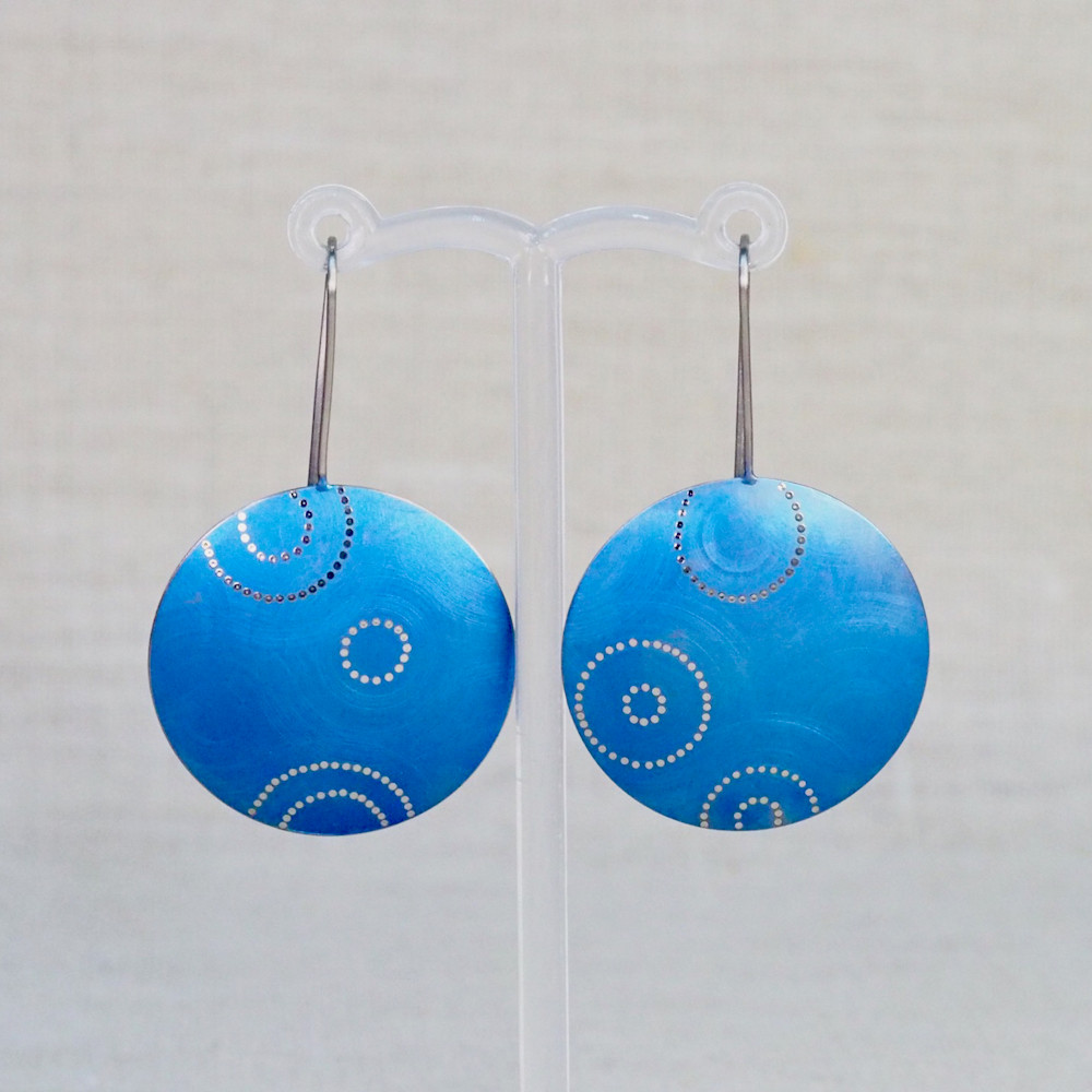Medium Blue Bow Concentric Shield Earrings - Ellinor Mazza