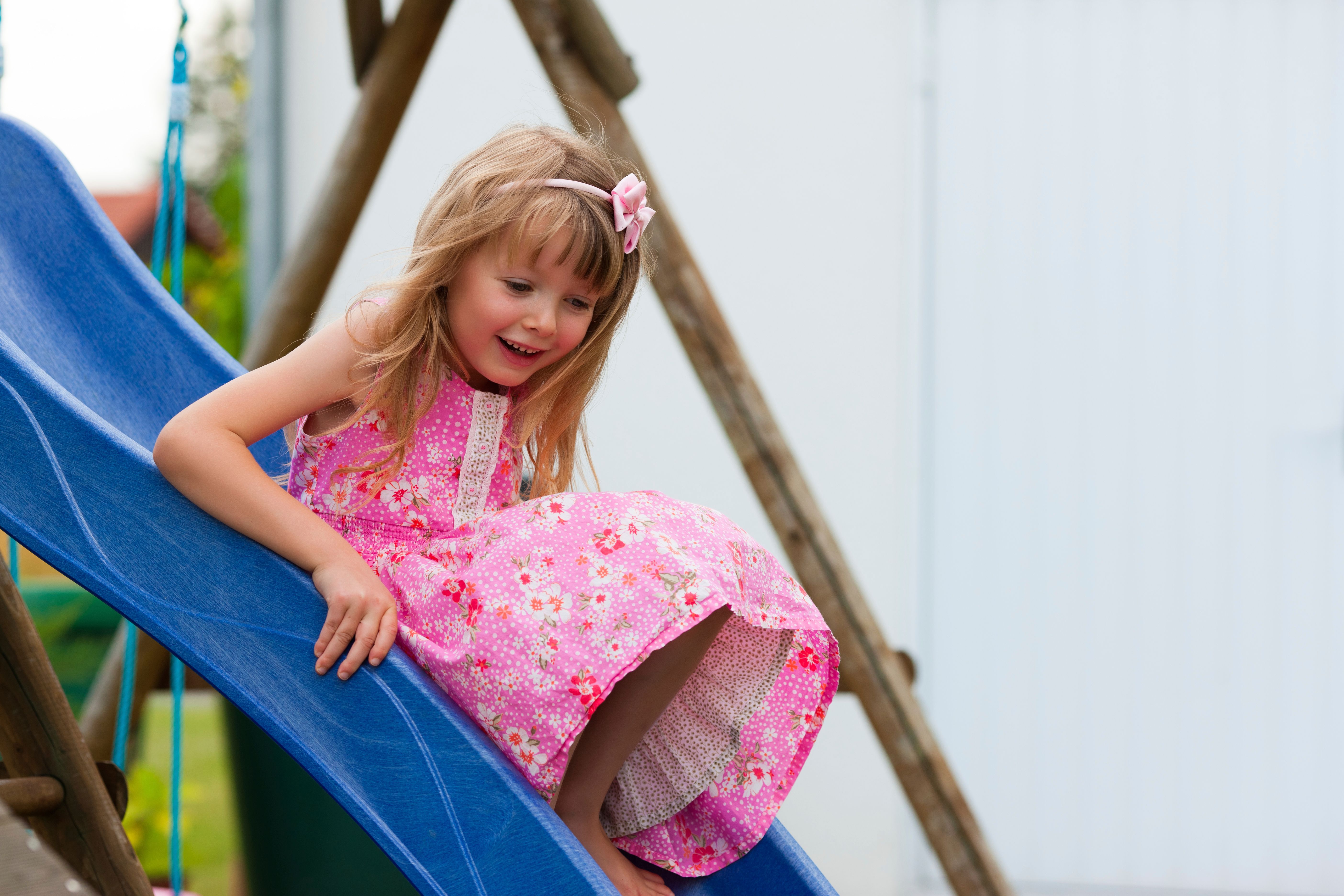 Curved Slide vs Straight Slide - SwingSetMall.com