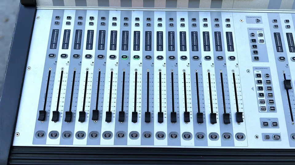 Soundcraft Vi1 Digital 32 Channel Live Sound Console Mixer W/Case (One ...