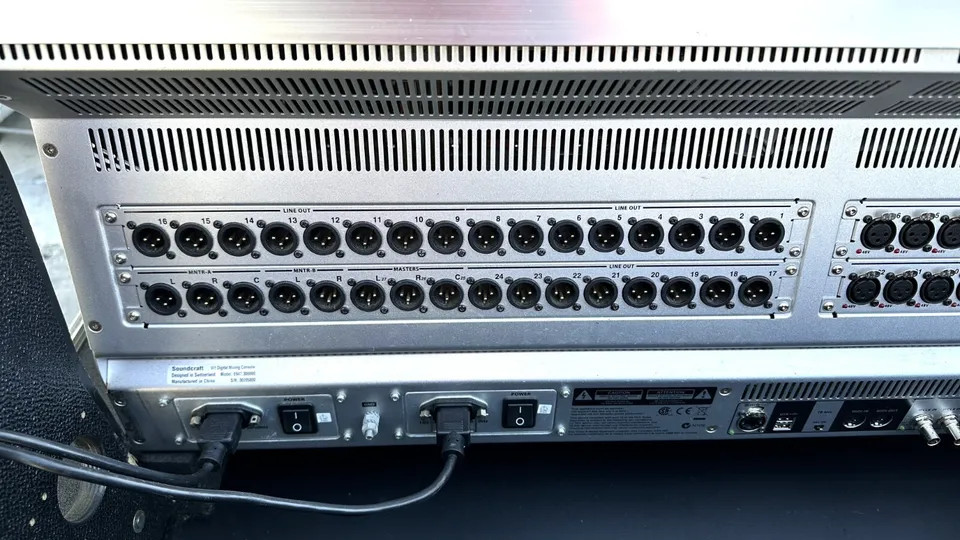 Soundcraft Vi1 Digital 32 Channel Live Sound Console Mixer W/Case (One ...