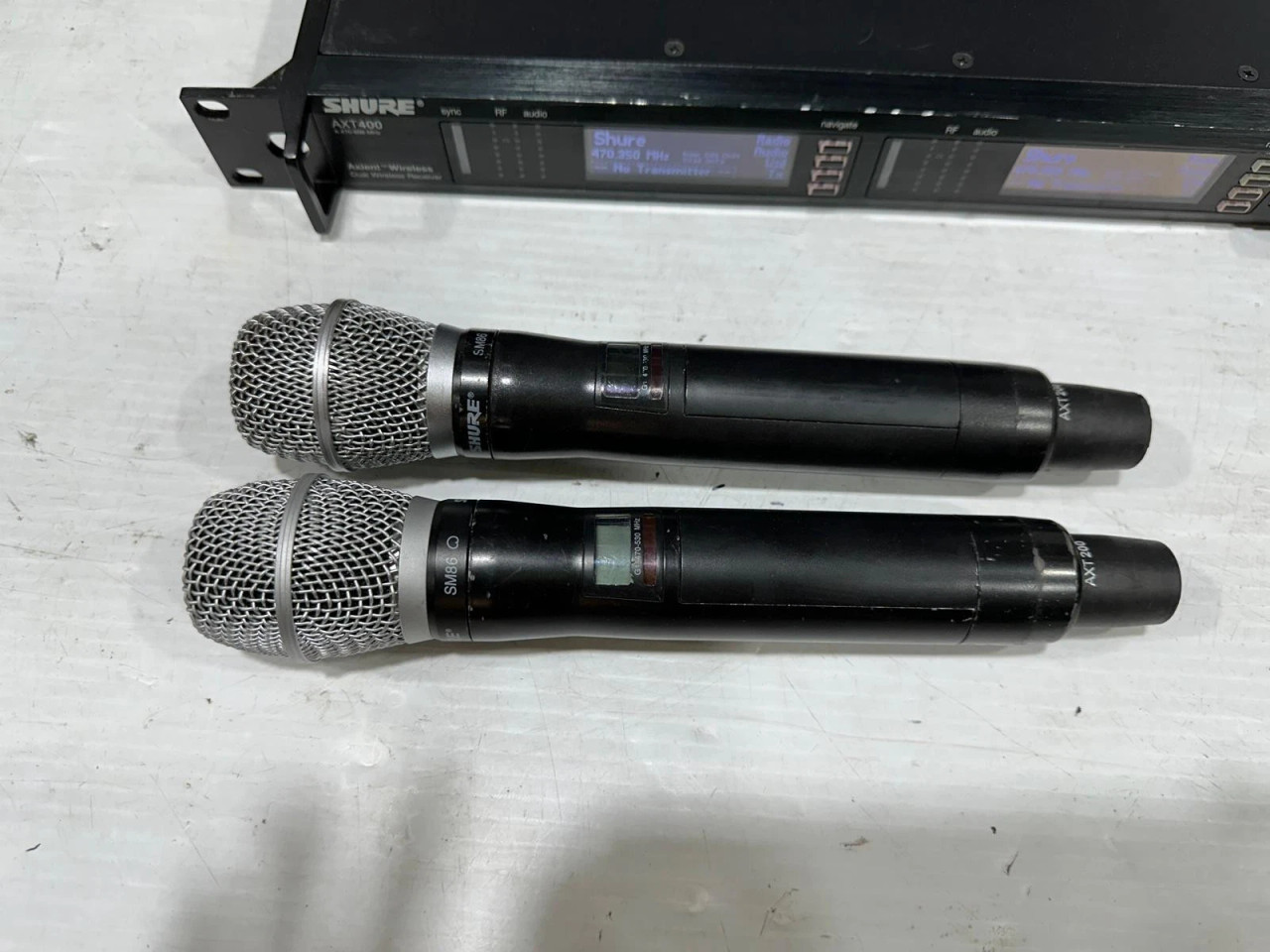 Shure AXT400 A 470-698MHz Dual Wireless Receiver W/ (2) AXT200 SM86 ...