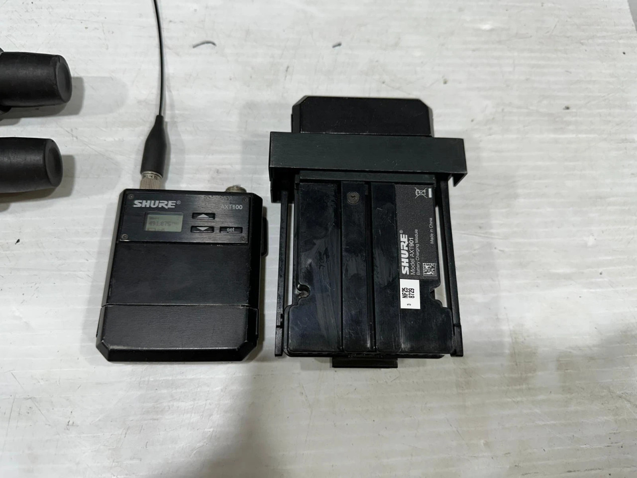 Shure AXT400 A 470-698MHz Dual Wireless Receiver W/ (2) AXT200 SM86 ...