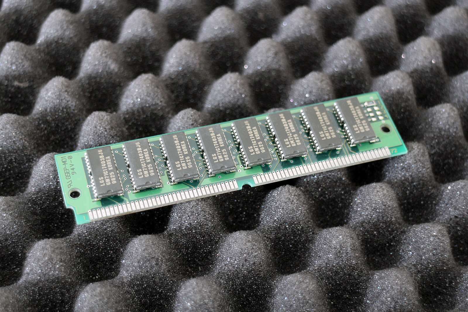 LG SEMICON GMM73241108NS E71042 LG2-9605 Memory RAM