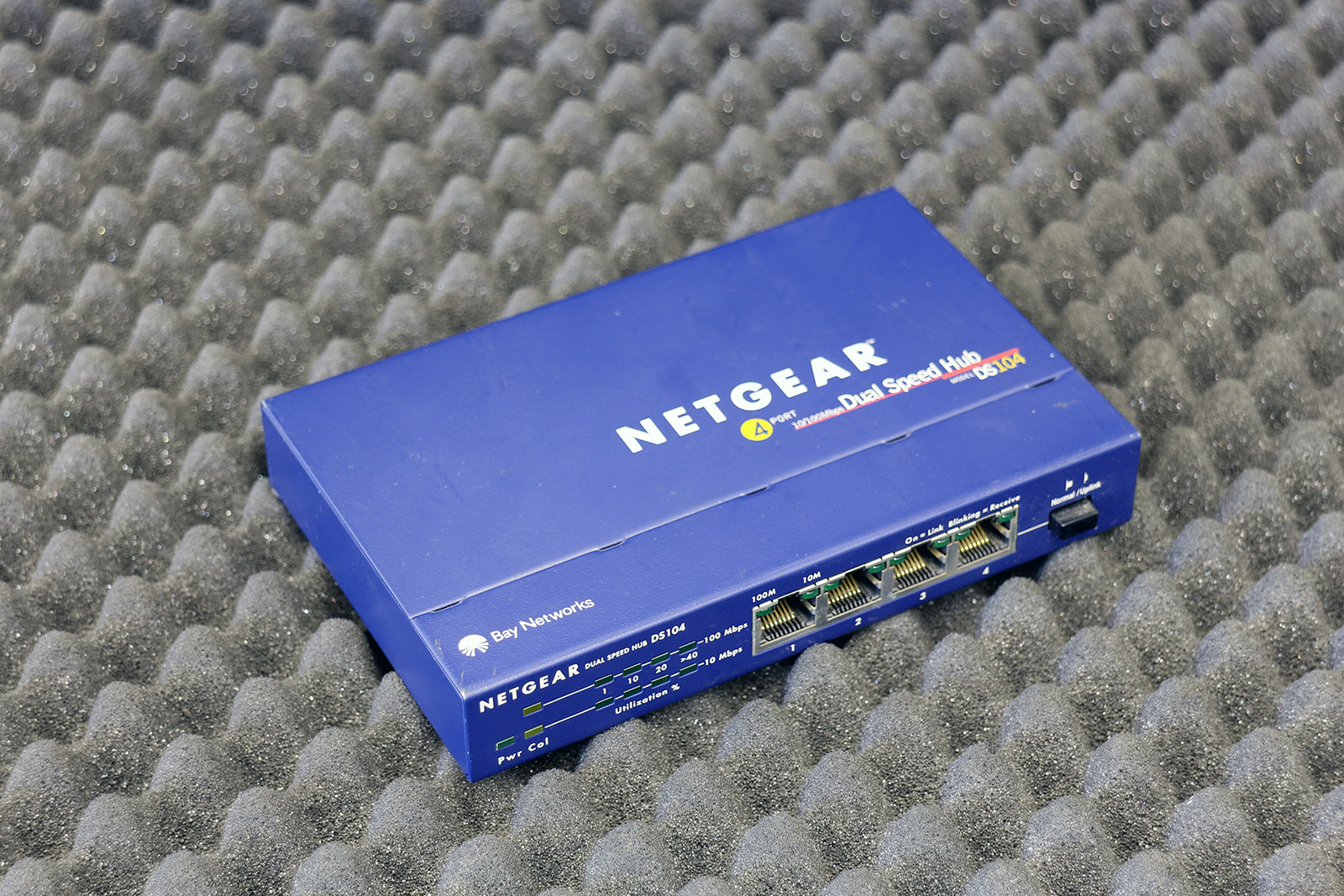 Netgear DS104 4-Port Dual Speed Hub Supplied without PSU