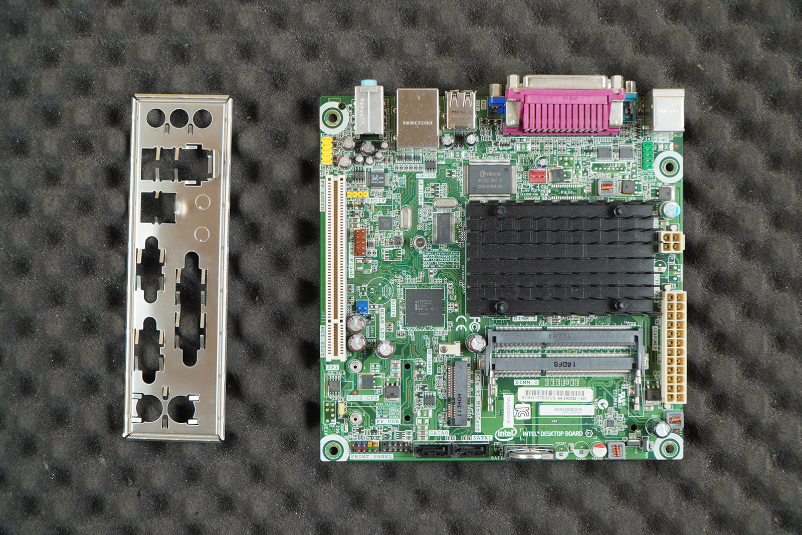 Intel Desktop Board D525MW E93082-401 Atom Mini-ITX Motherboard