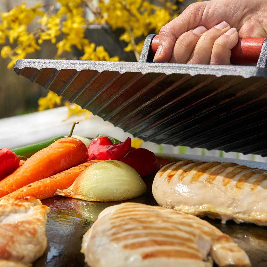 Griddle Press XL - Cast Iron, 10 x 10-in - The Gourmet Warehouse