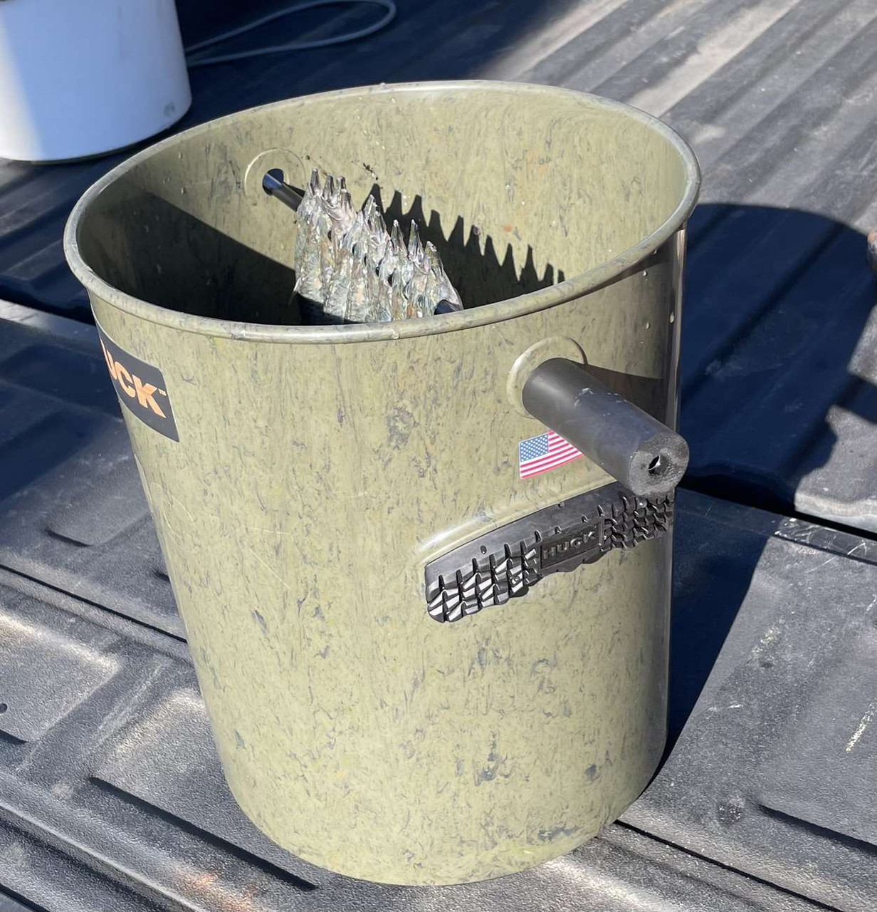 HUCK Performance Bucket - 5 Gallon - Ballyhoo - TackleDirect