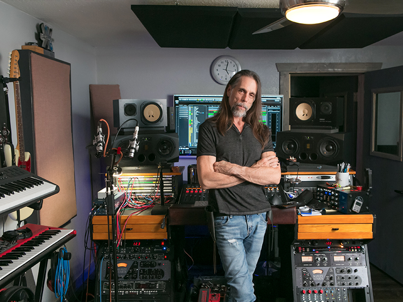 How Does Jeff Bell Make the Most of His Gnarly Voice? - Auralex Acoustics