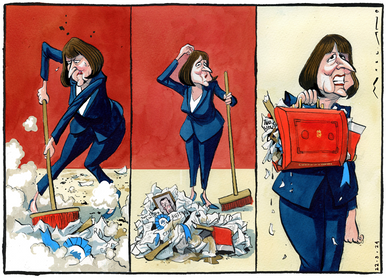 40025213-Rachel Reeves sweeps Tory mess into budget box. 22.08.2024 ...