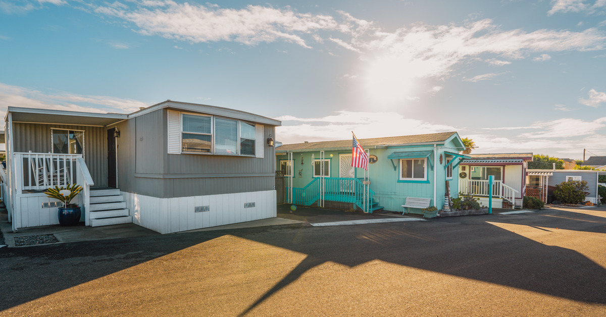 Insulated Skirting: Benefits for Your Mobile Home - Mobile Home Outfitters