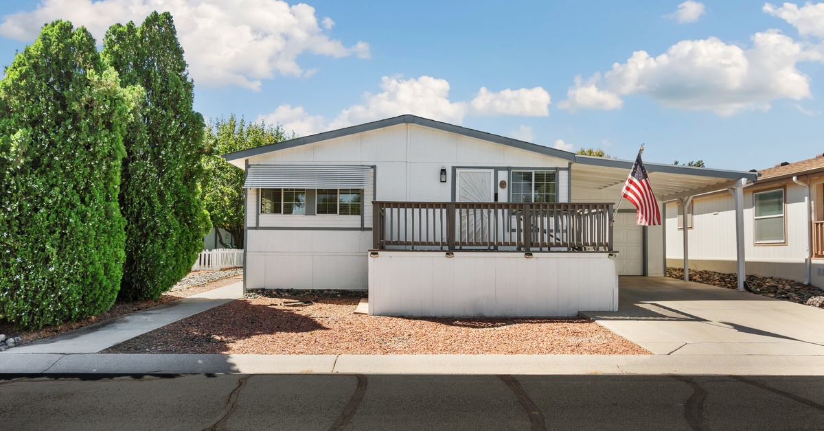 Insulated vs. Non-Insulated Vinyl Skirting - Mobile Home Outfitters