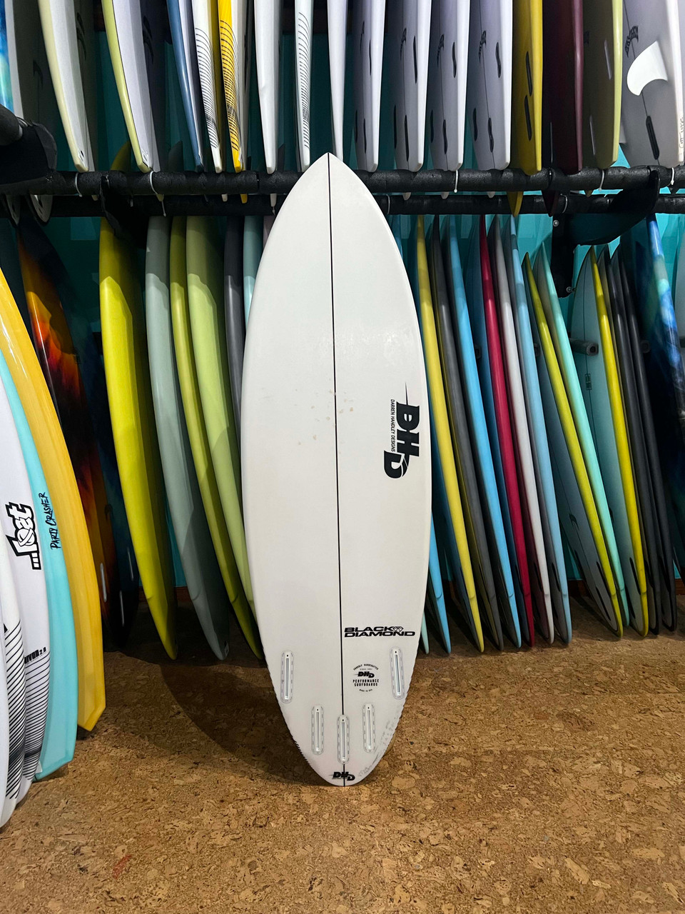 5'8 DHD BLACK DIAMOND USED SURFBOARD (6546) - Catalyst