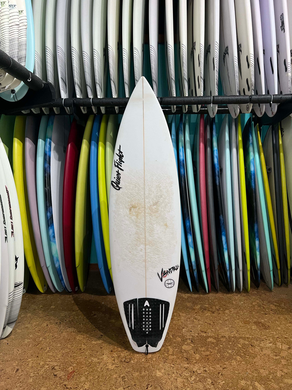 5'9 QUIET FLIGHT VANDAL USED SURFBOARD (61489) - Catalyst