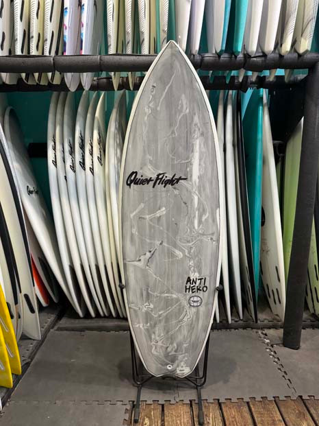 5'4 QUIET FLIGHT ANTI HERO SURFBOARD (61624) - Catalyst