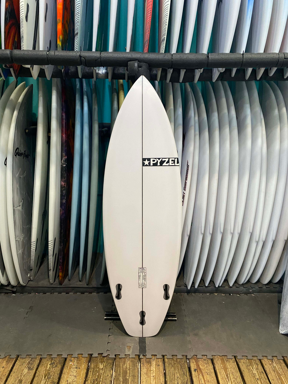 5'5 PYZEL MINI GHOST USED SURFBOARD (541334) - Catalyst