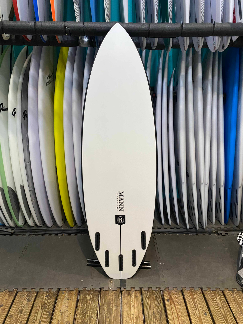 5'10 FIREWIRE DOMINATOR 2.0 HELIUM SURFBOARD (0233165) - Catalyst