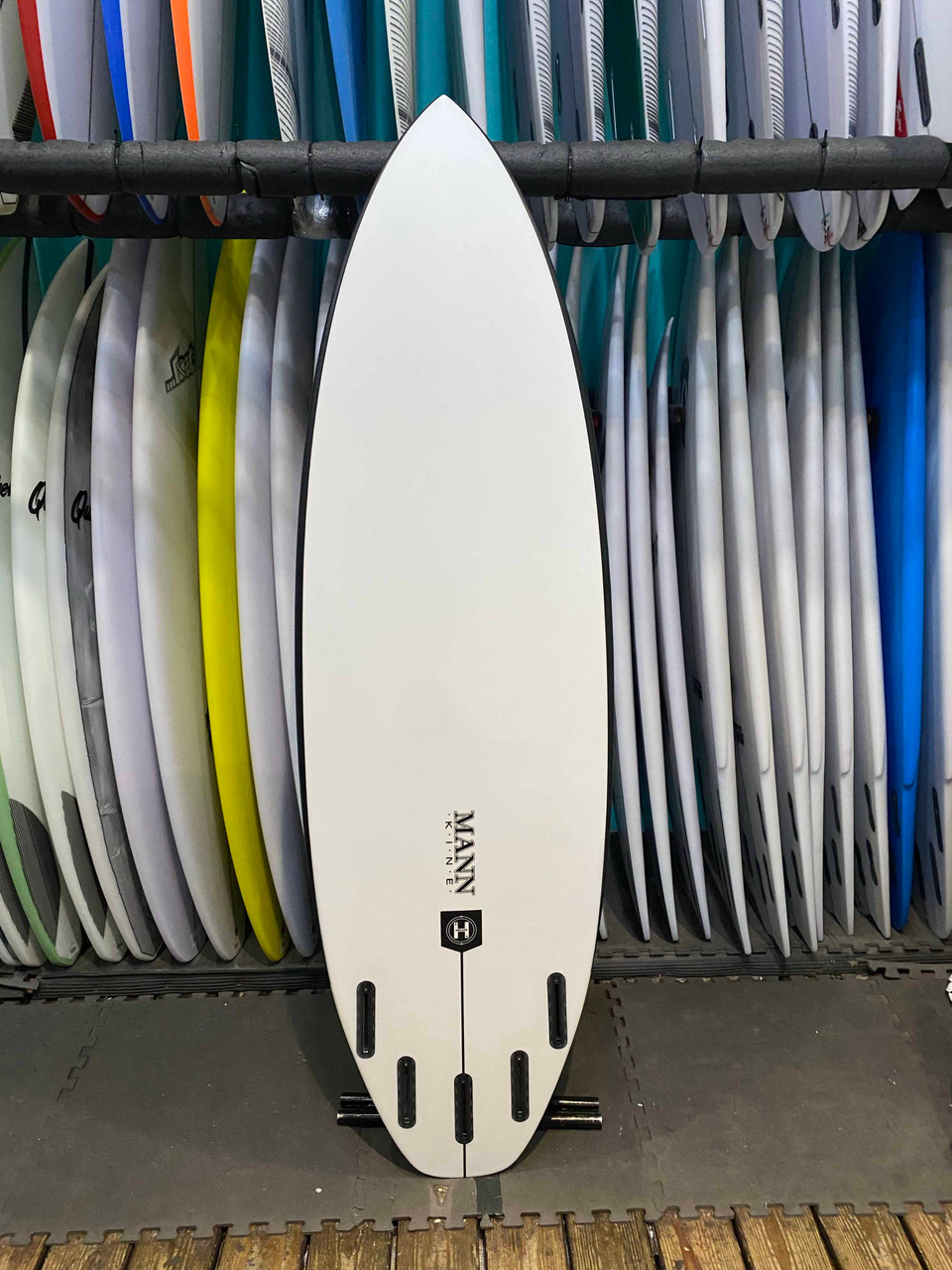 6'1 FIREWIRE DOMINATOR 2.0 HELIUM SURFBOARD (3233003) - Catalyst
