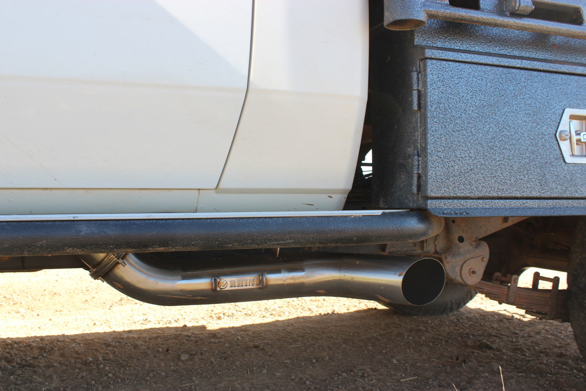 Side exhaust store