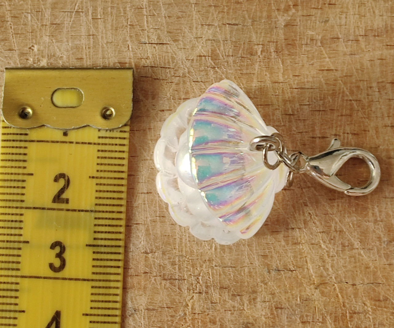 White pearl clam shell progress keeper