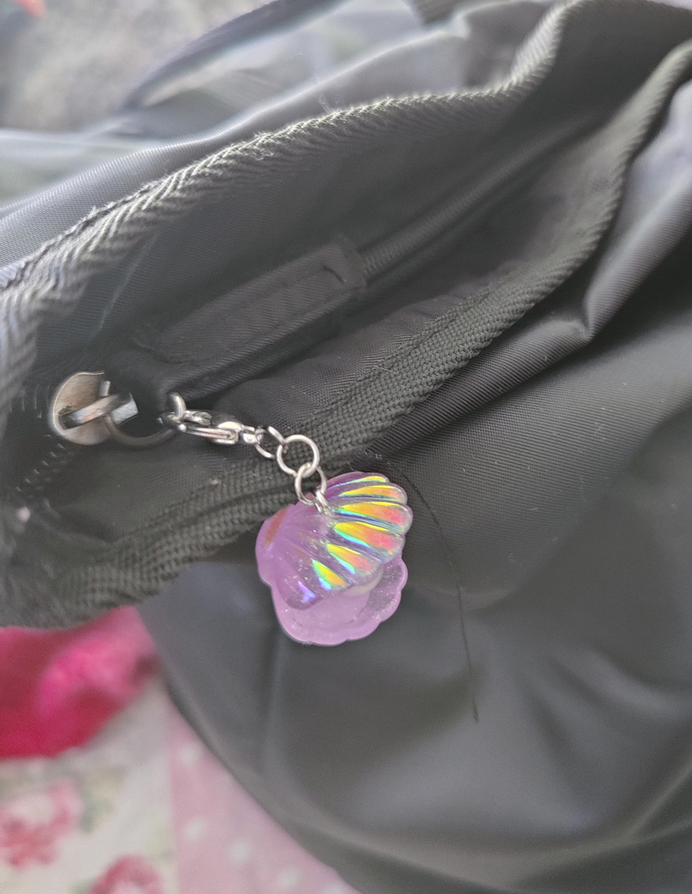 White pearl clam shell progress keeper