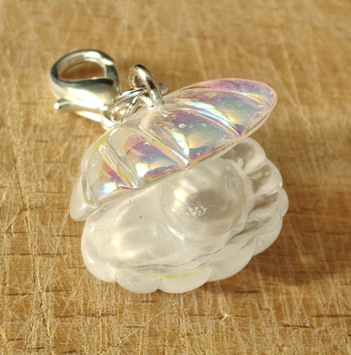 White pearl clam shell progress keeper